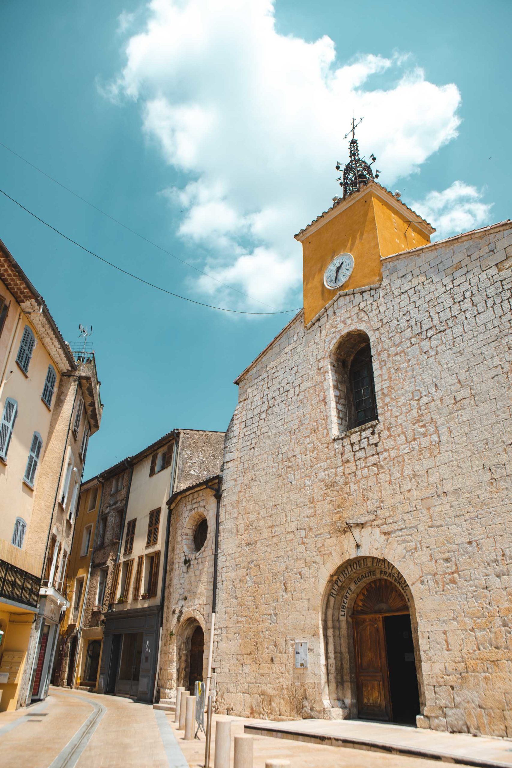 Salernes Var village photo blog - On met les voiles | Blog voyage en ...